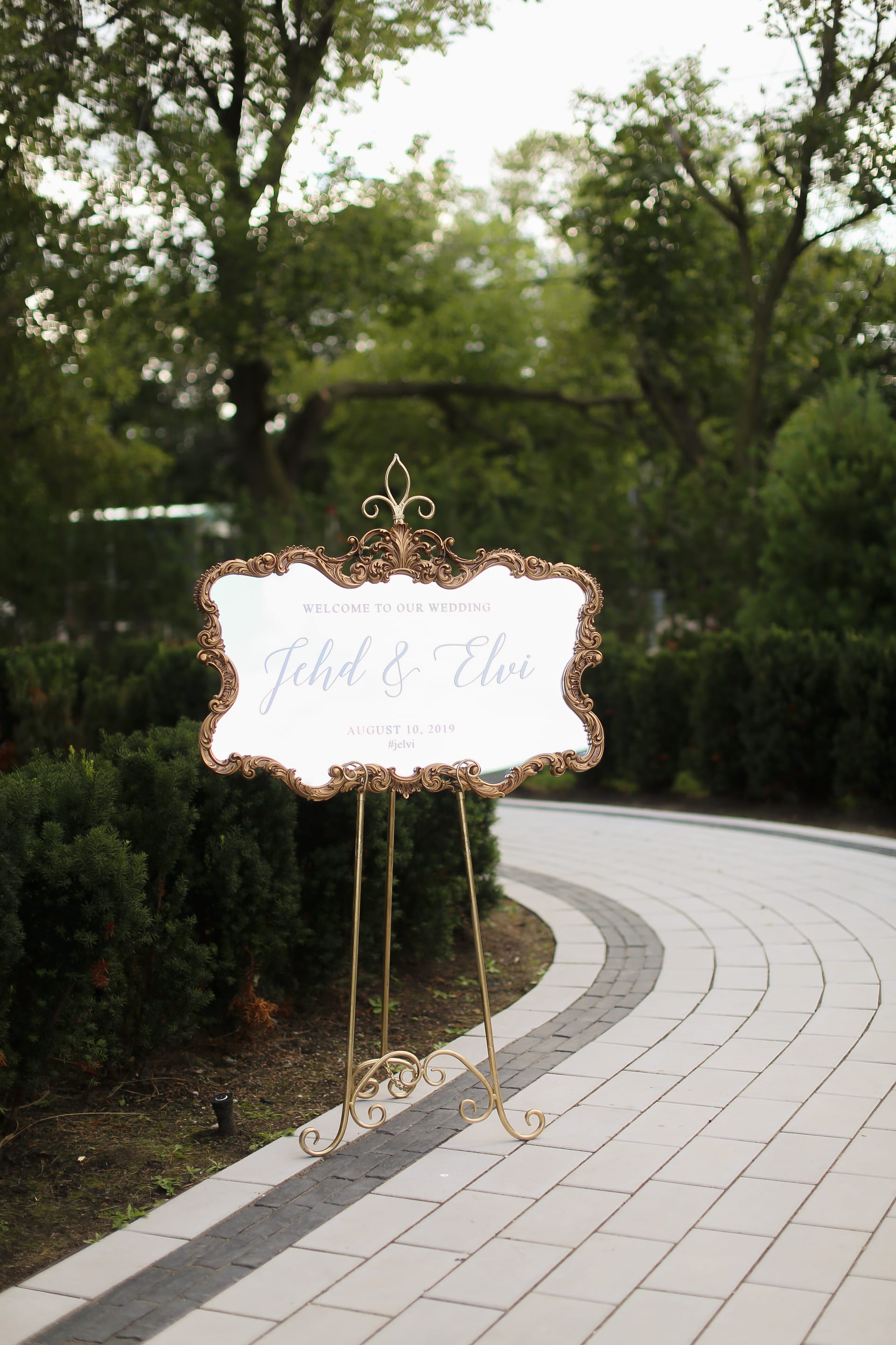 York Mills Gallery: Beautiful Gold And White Dream Wedding • VintageBash